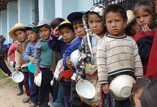 Bolivia le gana terreno al hambre