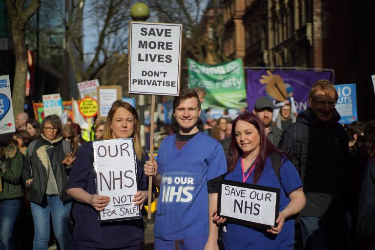 Thousands march in London to defend the National Health Service