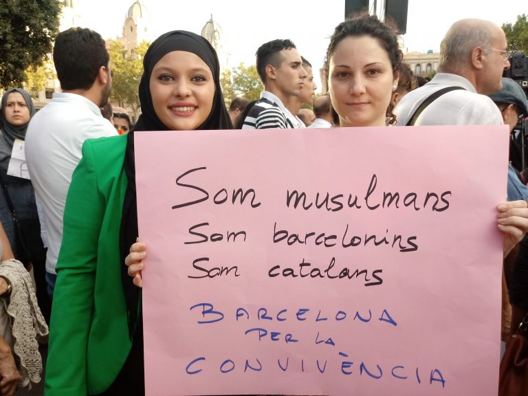In Barcelona, Muslims demonstrate in their thousands against terrorism