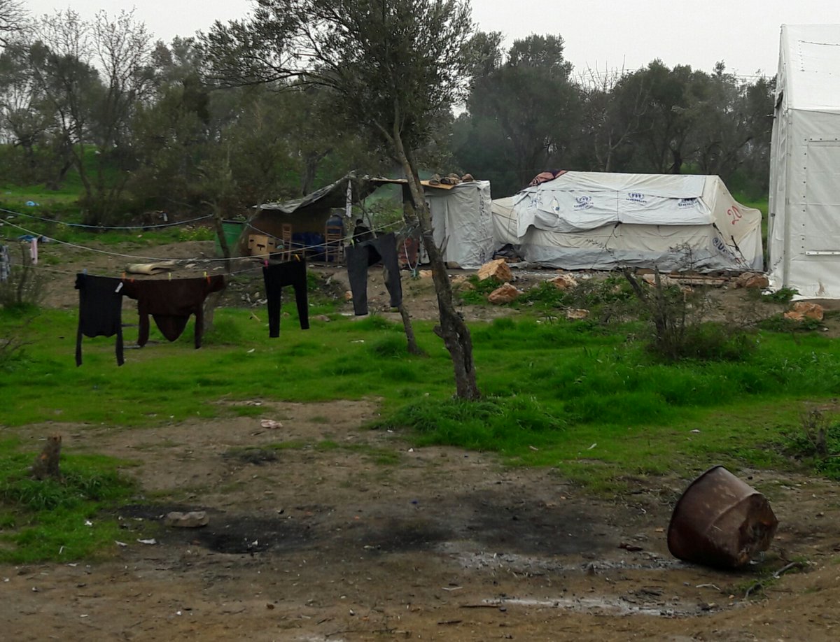 Βουλιάζουν στις λάσπες και στα σκουπίδια στη ΒΙΑΛ