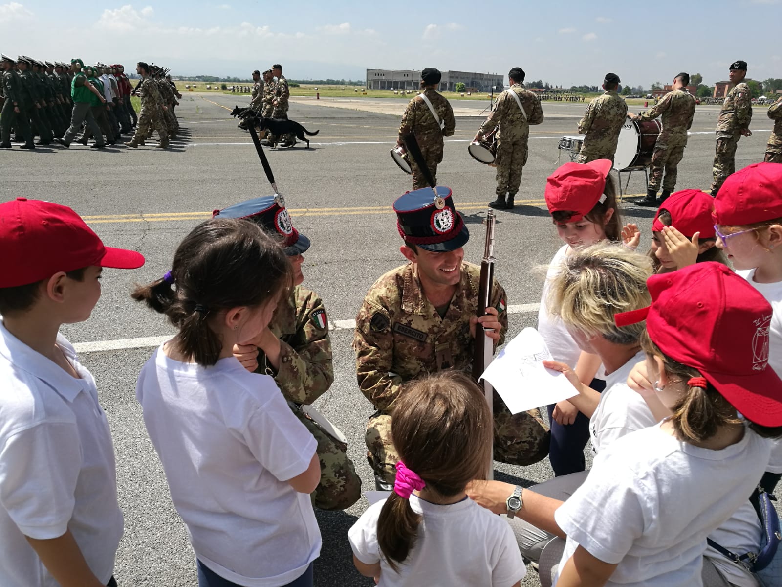 Quando i bambini di Guidonia “adottano” il sorriso dei soldati…