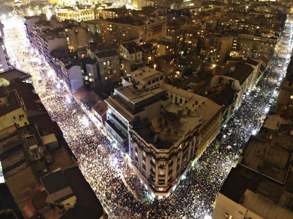 Σερβία: Μαζικές διαδηλώσεις κατά του Προέδρου Βούτσιτς στο Βελιγράδι