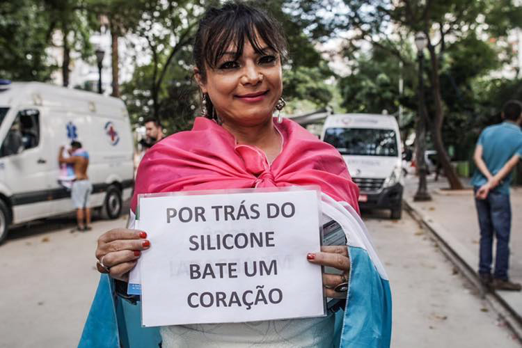 Mulheres Caminham Em São Paulo Em Protesto Por Visibilidade às Lésbicas