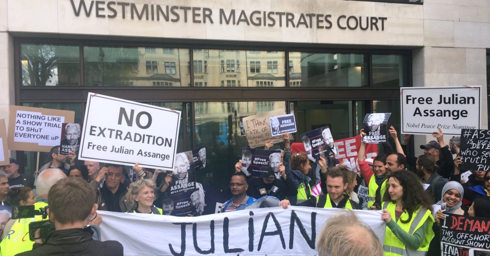 Stop the Extradition of Julian Assange-Defend Freedom of the Press Stop the Extradition of Julian Assange-Defend Freedom of the Press