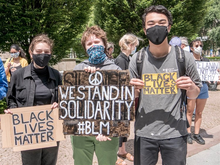Black Lives Matter « Les vies noires comptent ». Manifestation à Budapest