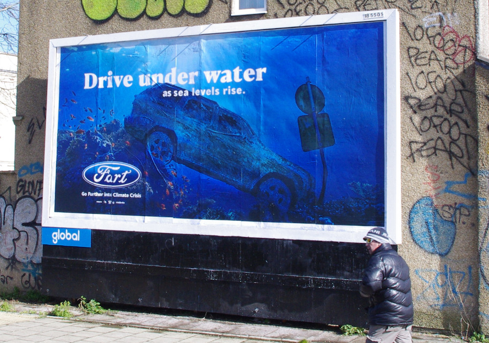 Ομάδα Brandalism: billboards με σενάρια του μέλλοντος