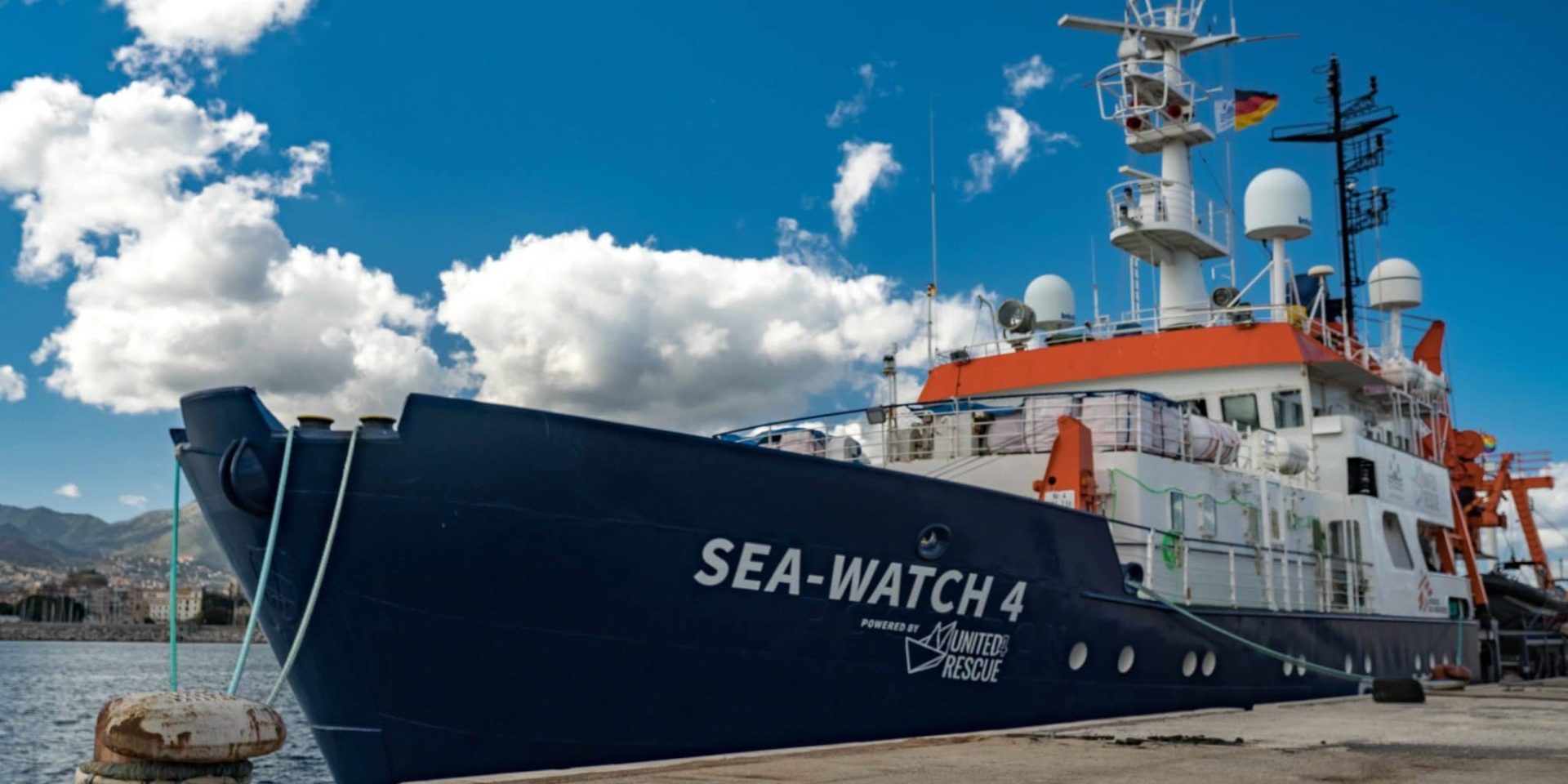 Sea-Watch defends itself against unlawful blockade