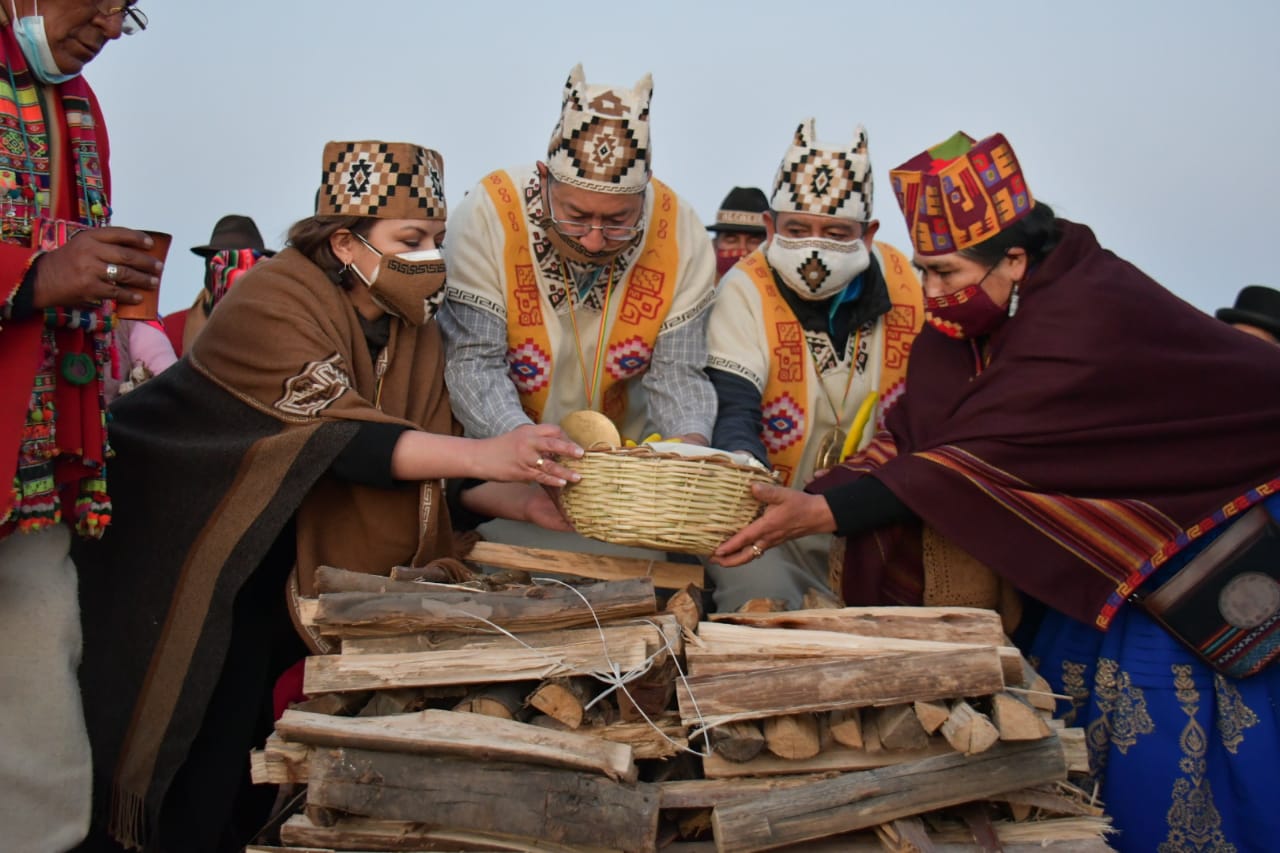 Bolivia: Primeras Damas, hacia el equilibrio mediante la dualidad