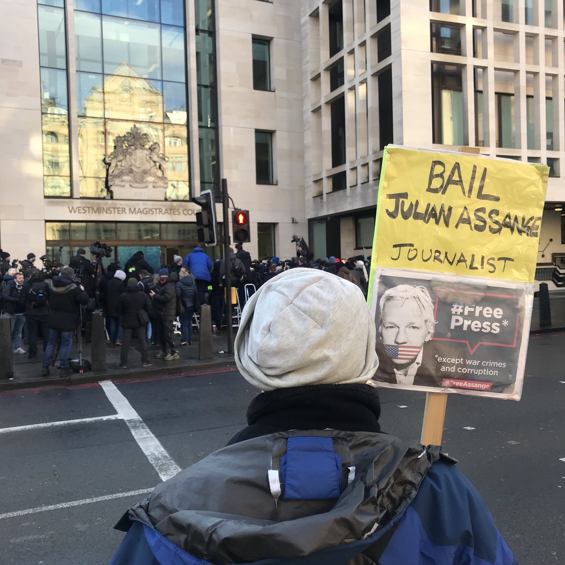 Assange Remains in Prison in Spite of the Decision Not to Extradite Him Assange Remains in Prison in Spite of the Decision Not to Extradite Him