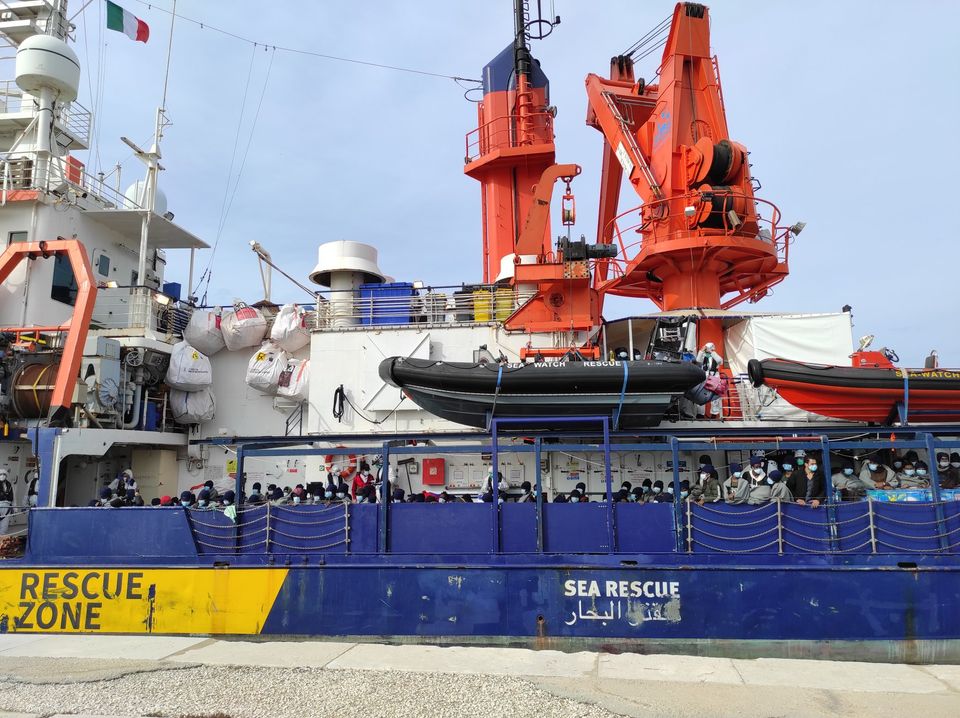 Sbarco a Trapani per la Sea-Watch 4. La Sea-Eye 4 raggiunge il porto ...