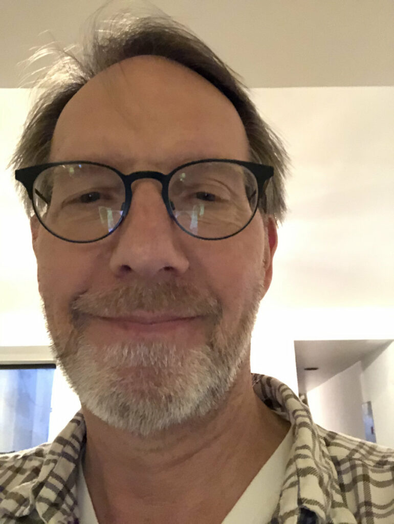 Chris Wells, auteur-compositeur-interprète et producteur : sème la paix ...