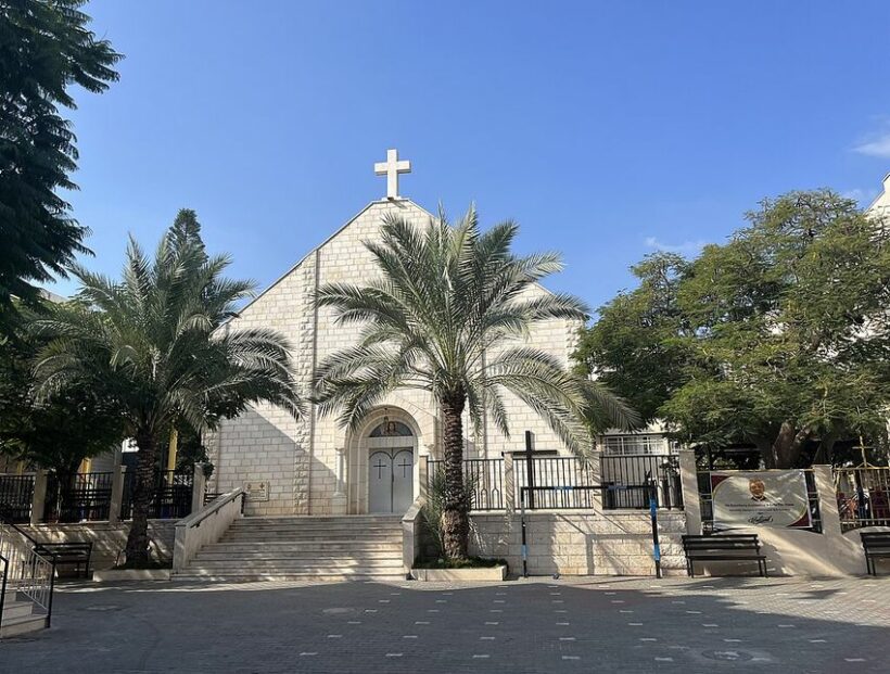 Attacco alla Chiesa della Sacra Famiglia a Gaza: sgomento e inquietudine